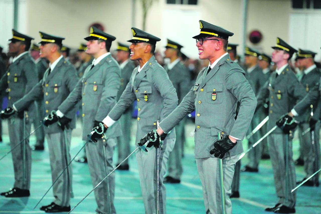 CPOR/SP declara jovens Aspirantes a Oficial da Reserva - Semanário ZN